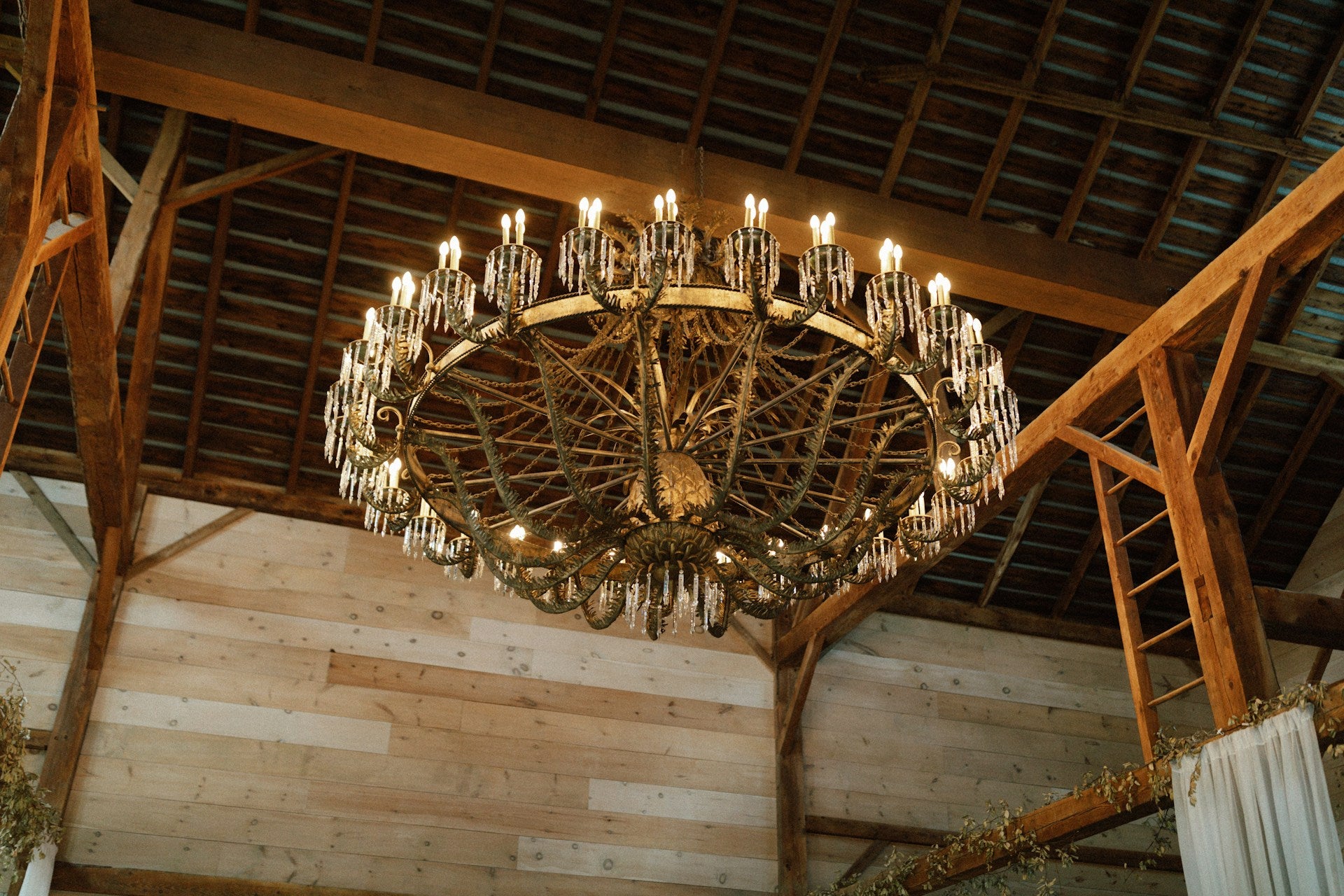 How to Properly Install a Chandelier in Your Home – Lush Chandeliers