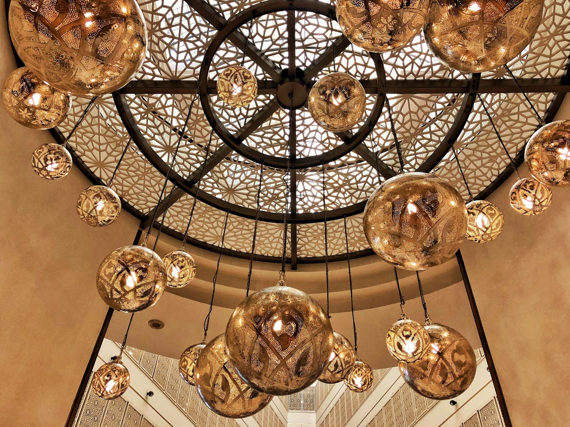Trends in Modern Chandelier Designs for 2024 – Lush Chandeliers